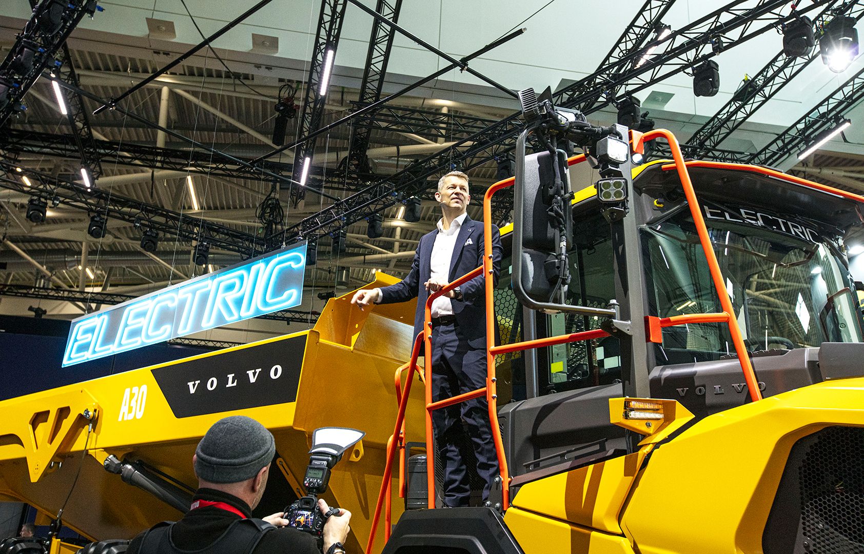 Volvo A30 Electric Articulated Hauler Launch Overview - JUSTNOWNEWS®